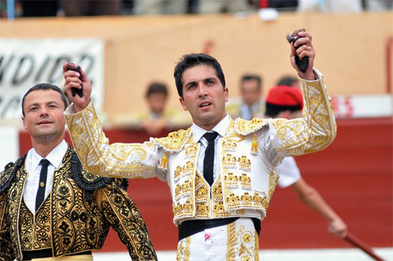 Javier Castaño, estrena nuevo apoderado - TorosenelMundo