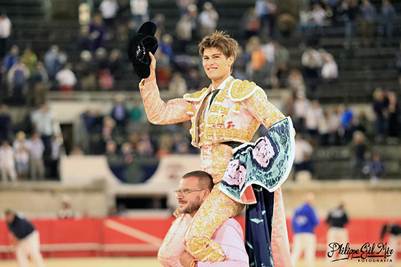 En Nîmes… Puerta Grande El Rafi; Adrien Salenc corta un trofeo ...